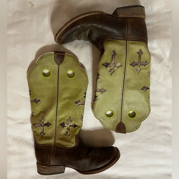 Ariat | Shoes | Kids Ariat Green Boots With Light Color Camo Crosses ...